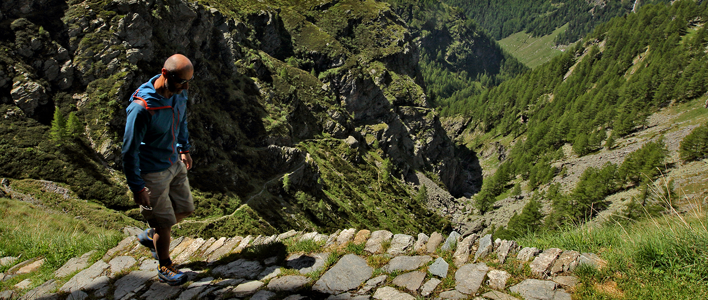 La Spluga: Strada e Passo dello Spluga - Itinerari Religiosi in-Lombardia